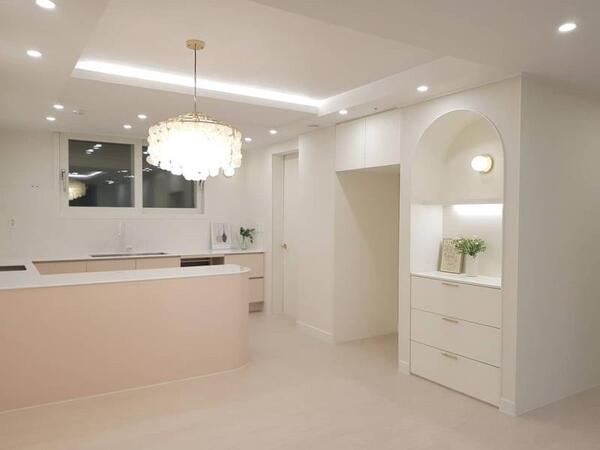 Fun Pendant Lighting with Seashell Discs in Brass and Gold